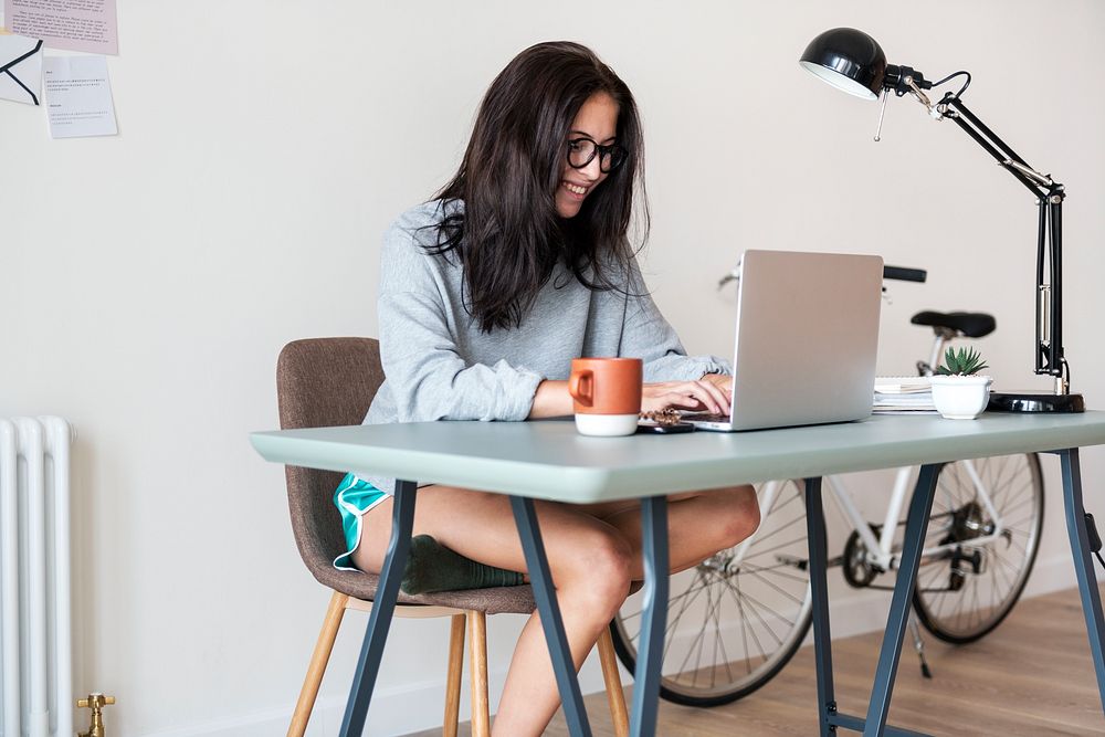 Woman using computer laptop | Premium Photo - rawpixel
