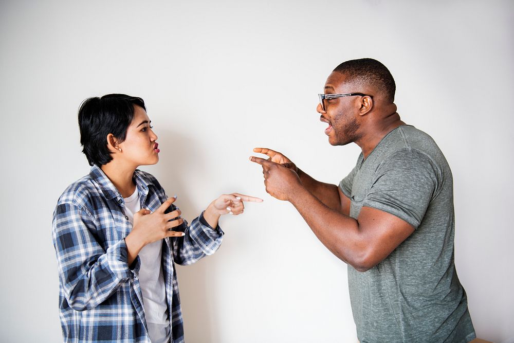 Couple having an argument | Photo - rawpixel