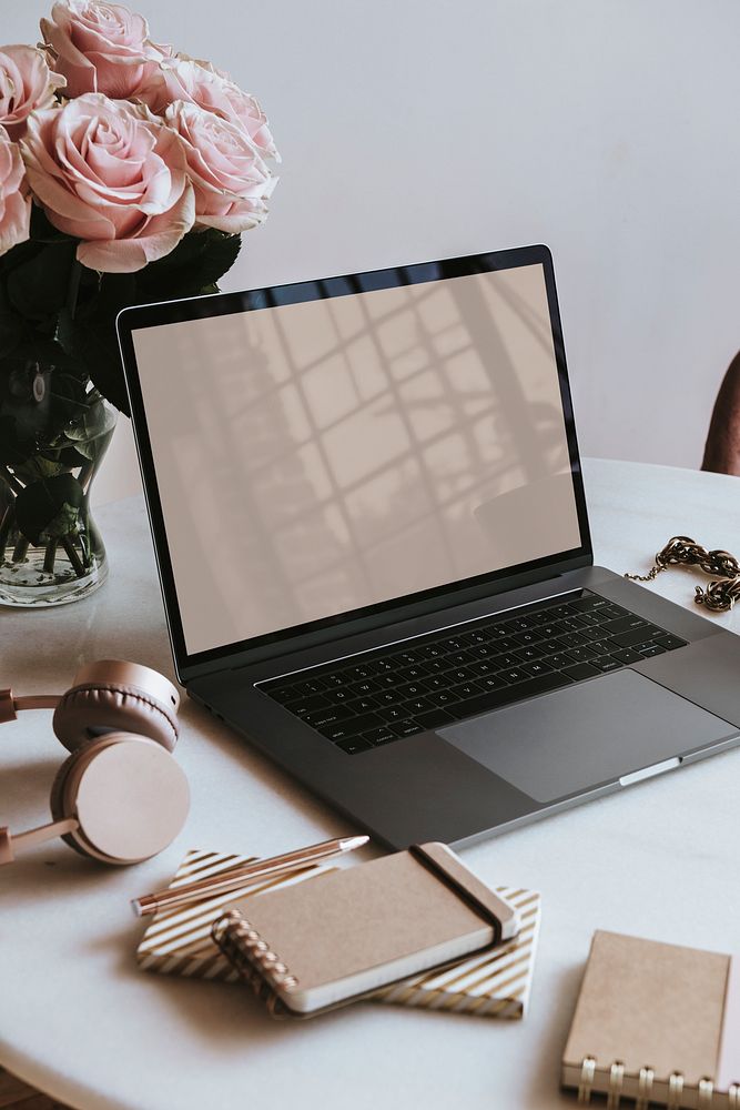 Fresh flowers by a laptop | Premium PSD Mockup - rawpixel