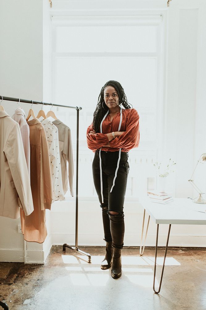 Young female designer in a boutique | Premium Photo - rawpixel