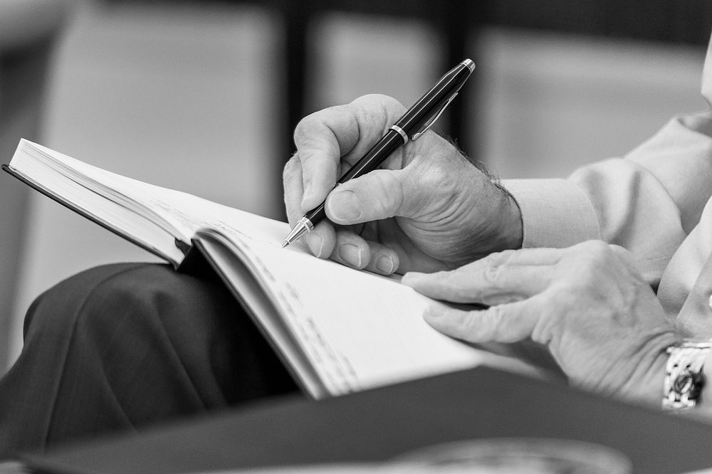 President Joe Biden takes notes | Free Photo - rawpixel