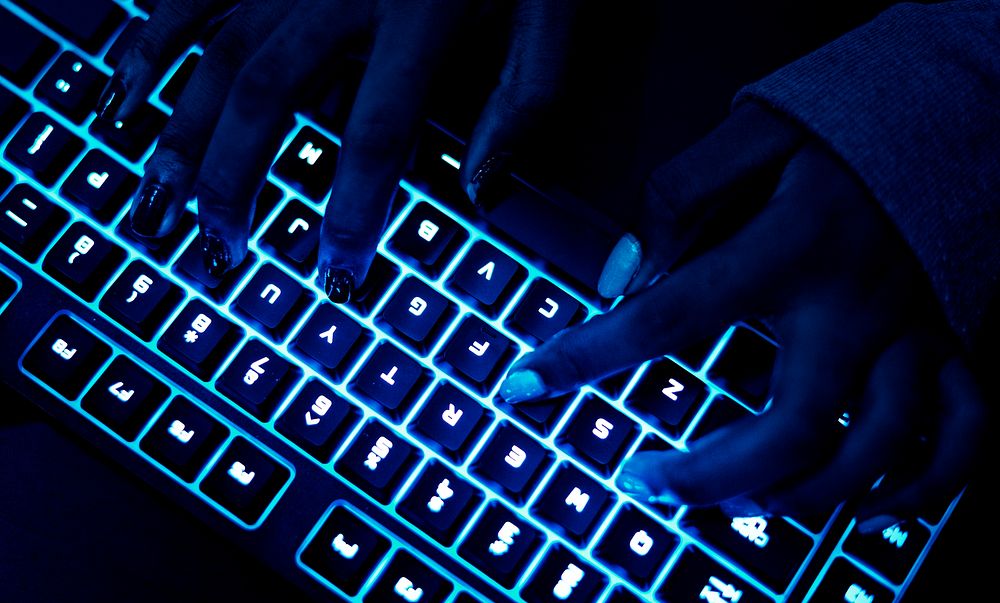 Closeup of hands using a keyboard | Premium Photo - rawpixel