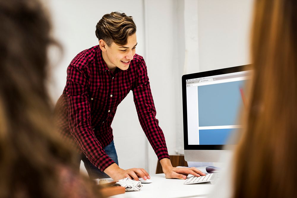 Young boy presenting a project | Photo - rawpixel