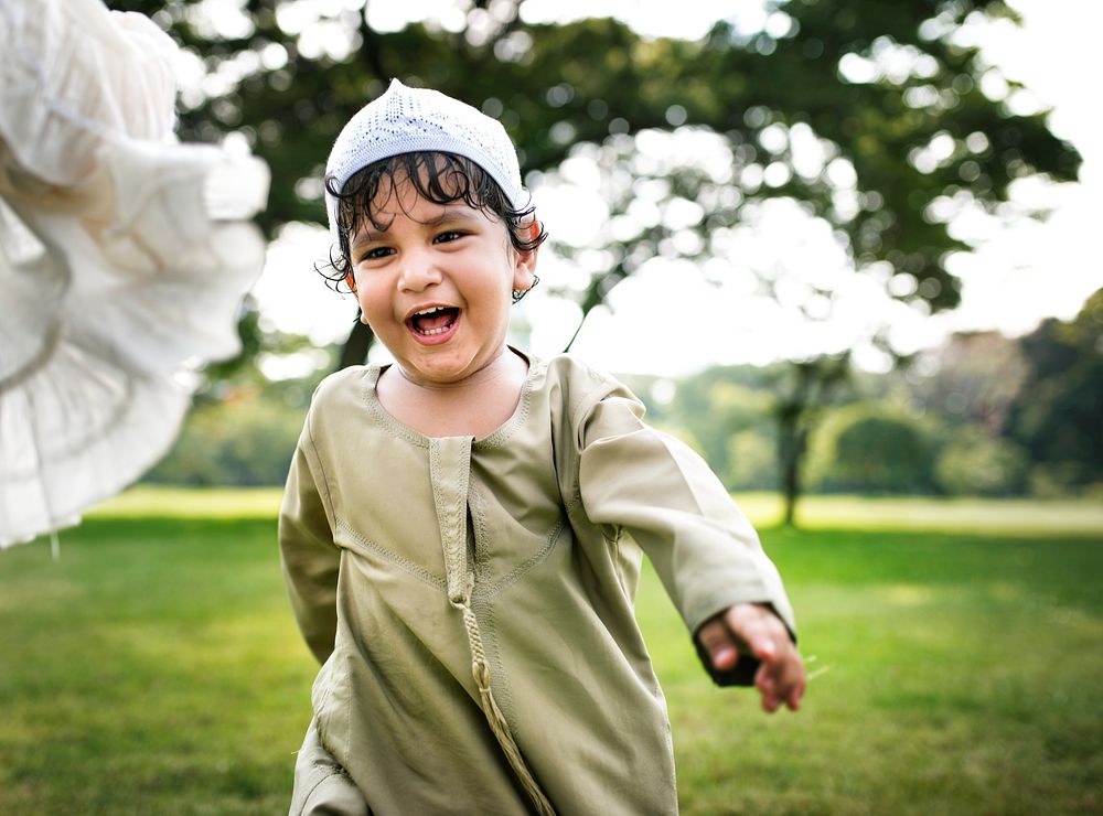Muslim brother and sister playing | Free Photo - rawpixel