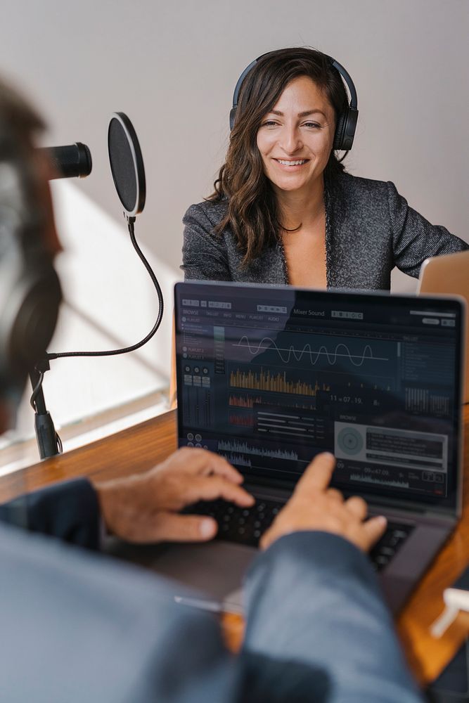 Female broadcaster interviewing her guest | Premium Photo - rawpixel