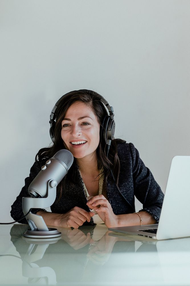 Female radio host broadcasting live | Premium Photo - rawpixel
