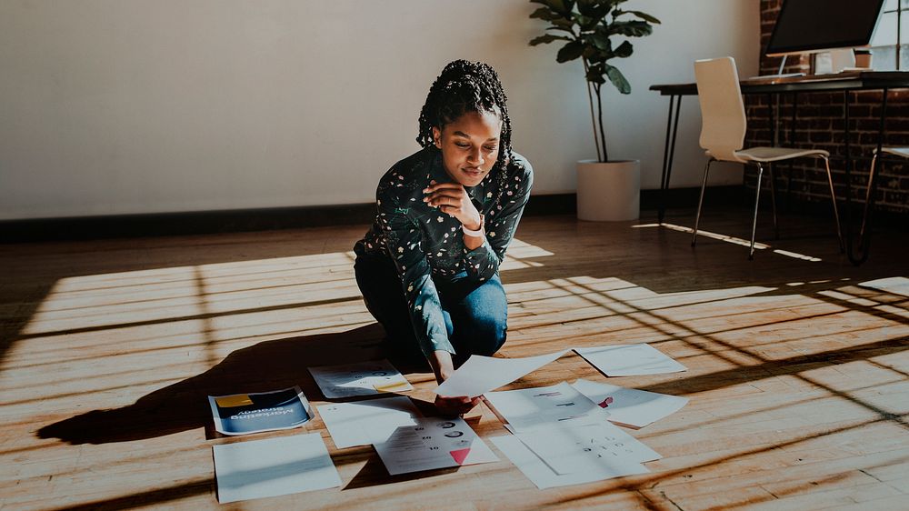 Businesswoman planning a marketing strategy | Premium Photo - rawpixel