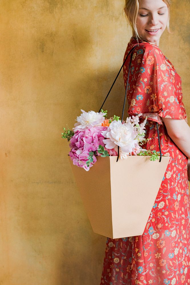 Woman carrying a bouquet of flowers | Premium Photo - rawpixel