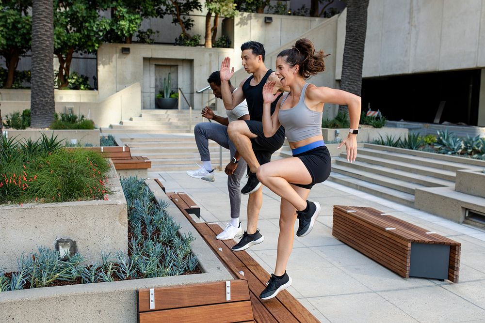 Workout buddies doing cardio out in a park | Premium Photo - rawpixel