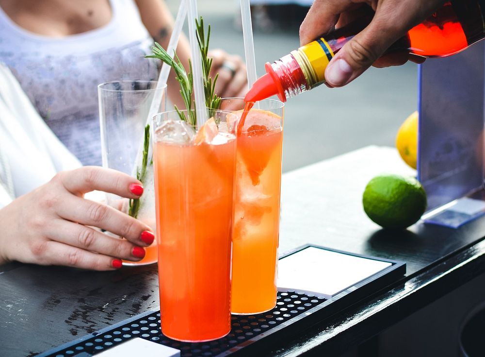 Alcoholic drinks at a bar | Free Photo - rawpixel