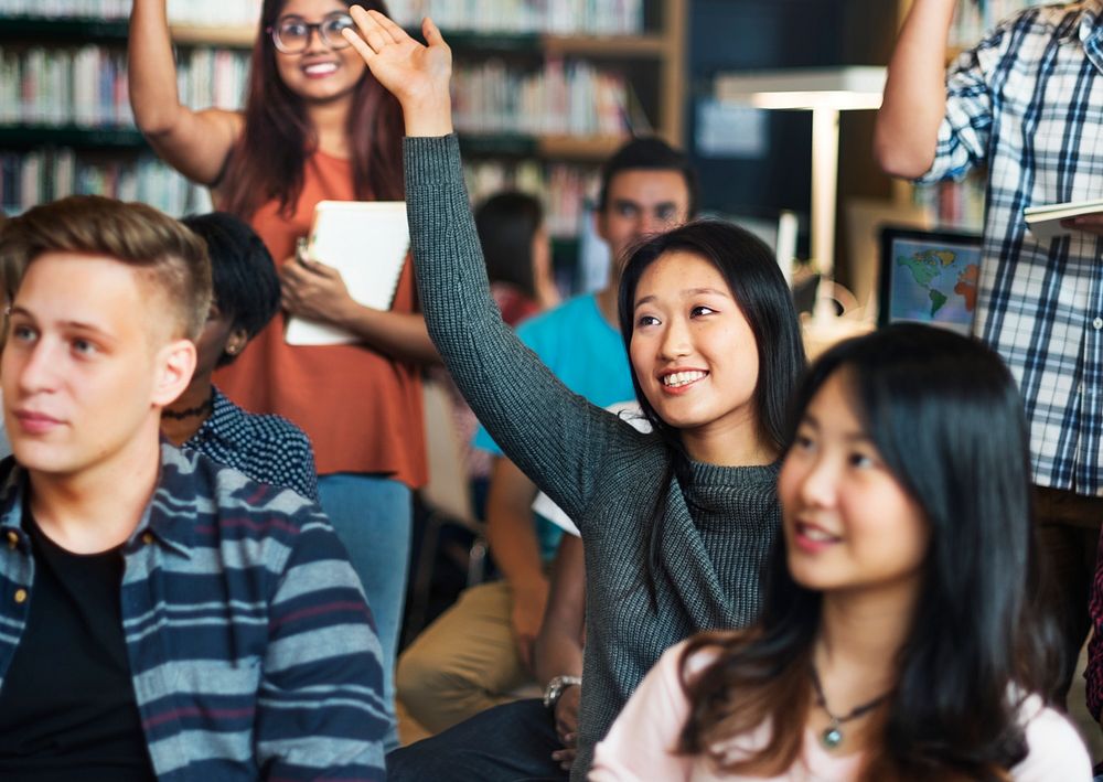 Happy high school stundets in a classroom | Premium Photo - rawpixel