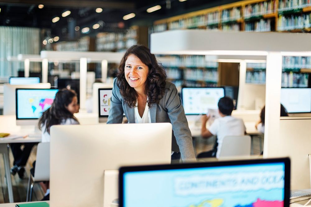 High school computer science class | Photo - rawpixel