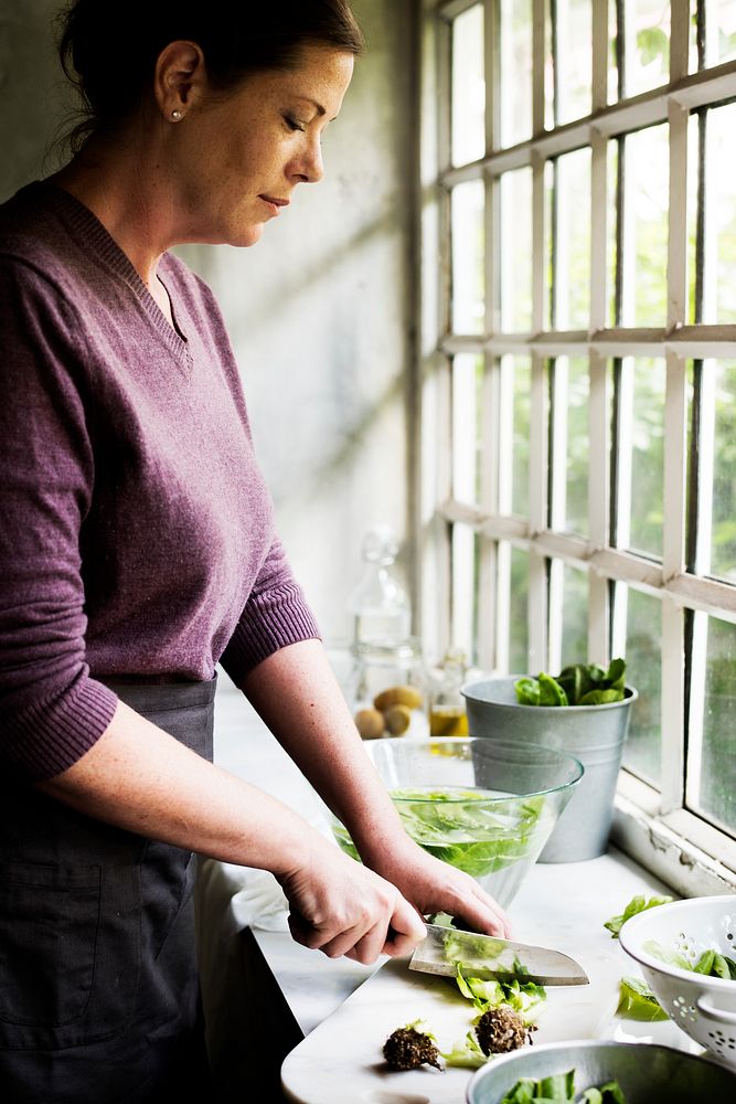 Closeup of people preparing vegetable | Premium Photo - rawpixel