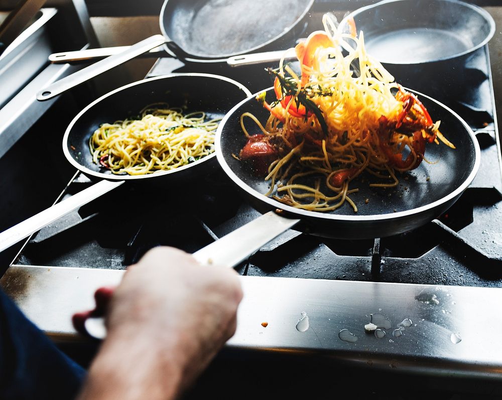 Chef cooking spagetti in the kitchen | Premium Photo - rawpixel