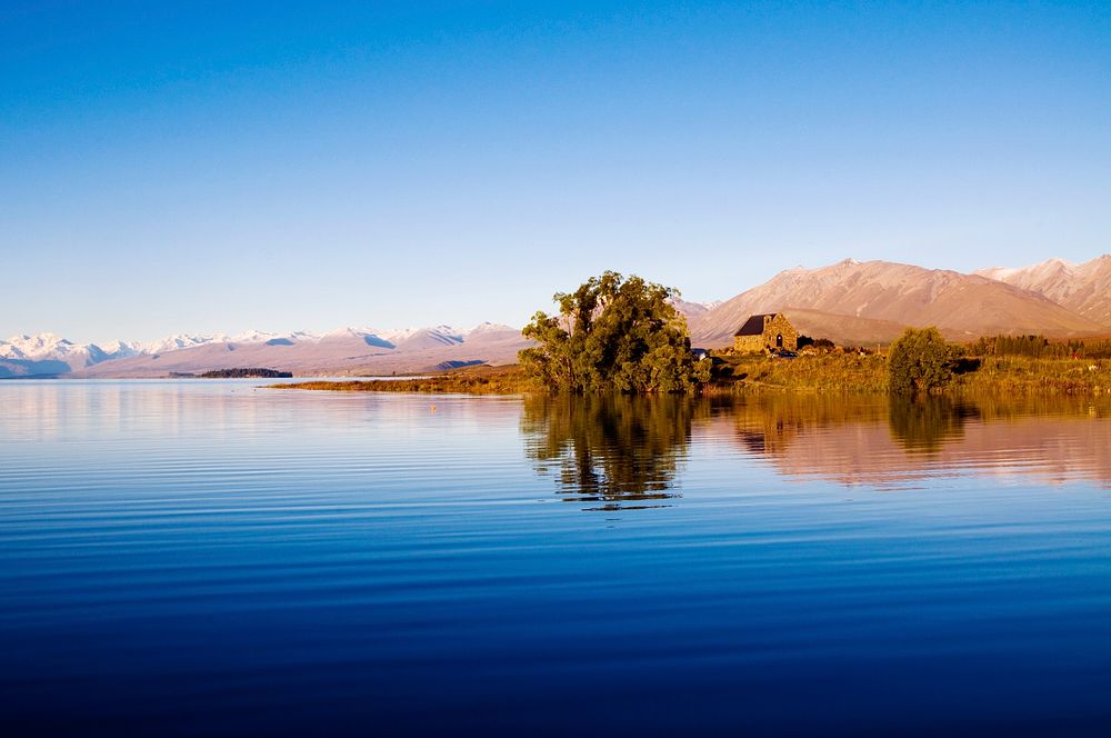 Simple cottage by a lake | Premium Photo - rawpixel