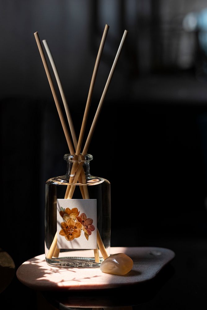 Aroma reeds diffuser on a plate | Premium Photo - rawpixel
