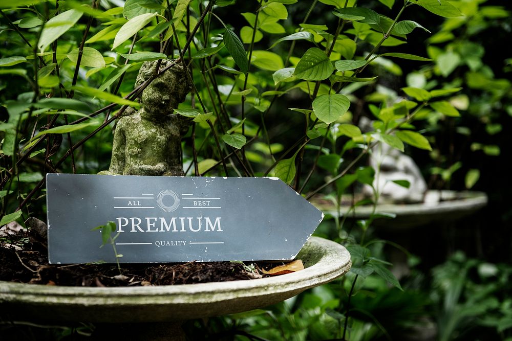 Closeup of tree label with design | Premium PSD Mockup - rawpixel