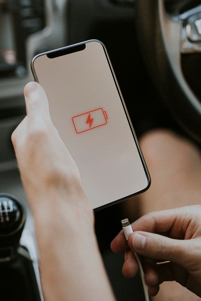 Charging screen on a smartphone | Premium PSD Mockup - rawpixel