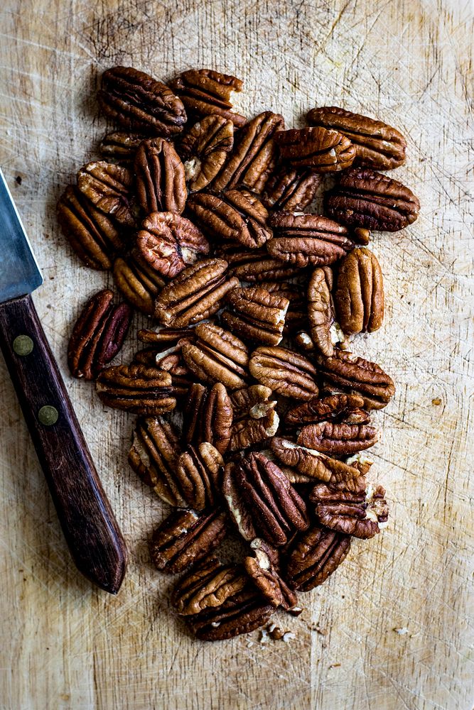 Peeled fresh organic raw pecans | Premium Photo - rawpixel