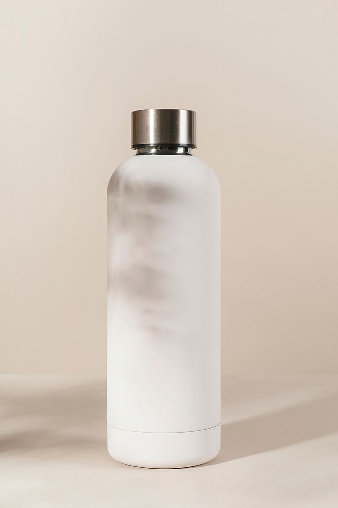 Minimal reusable water bottle design | Photo - rawpixel