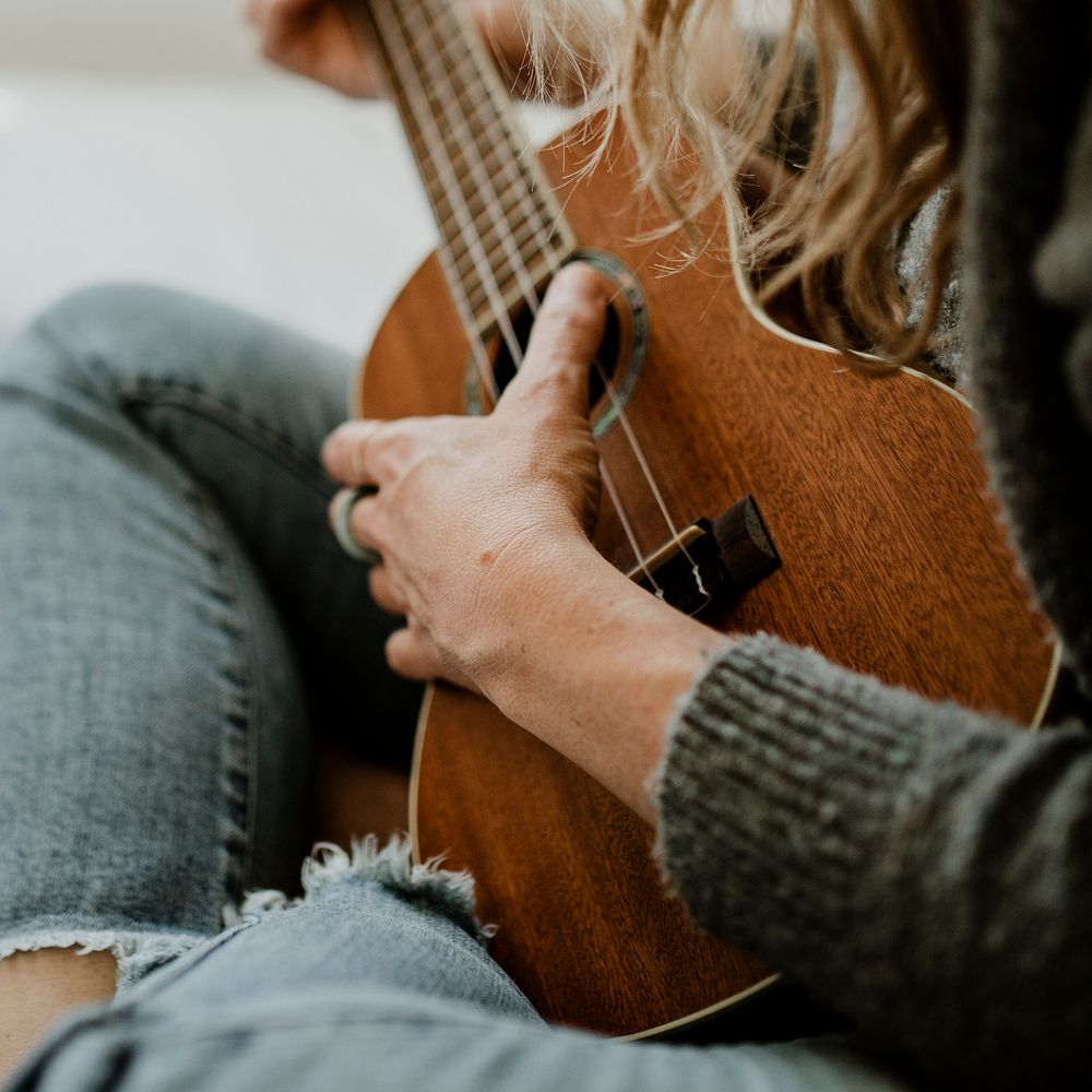 Girl playing ukulele on her | Premium Photo - rawpixel