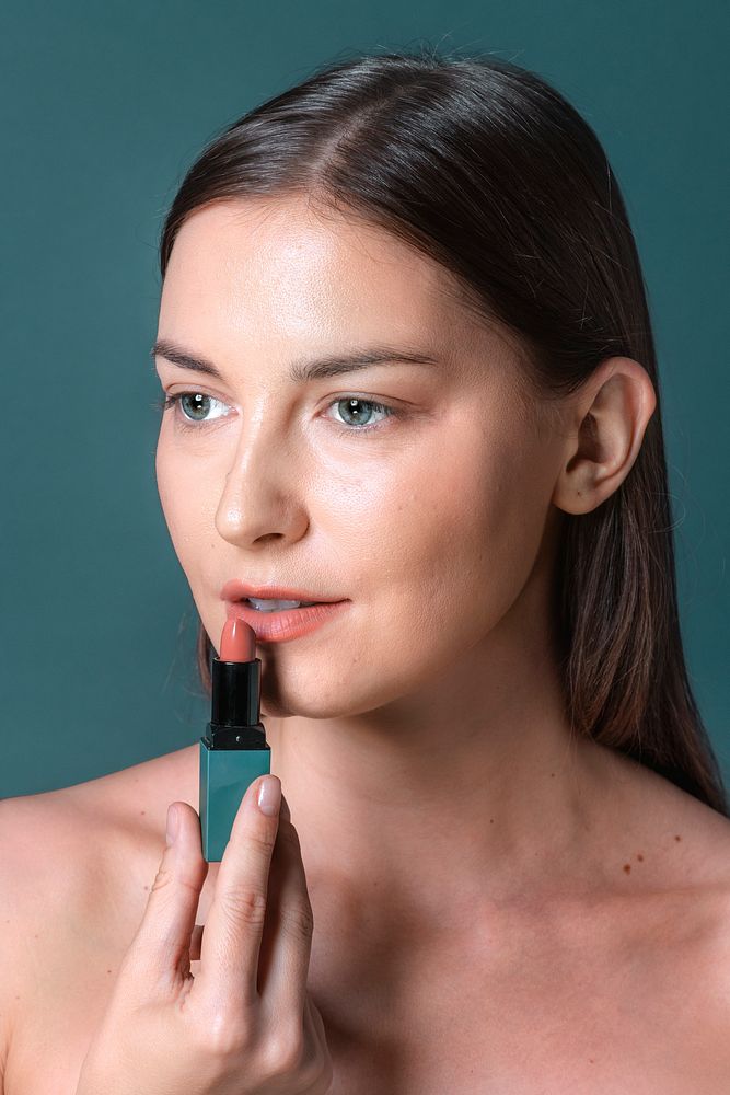 Young woman applying pink lipstick | Photo - rawpixel