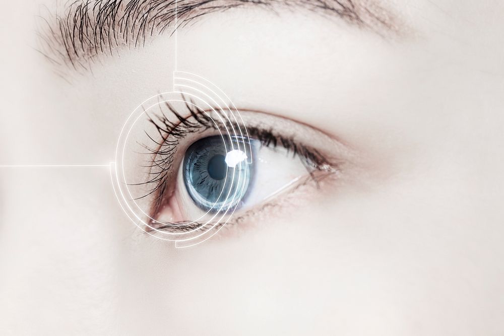 Woman’s eye with smart contact | Premium Photo - rawpixel