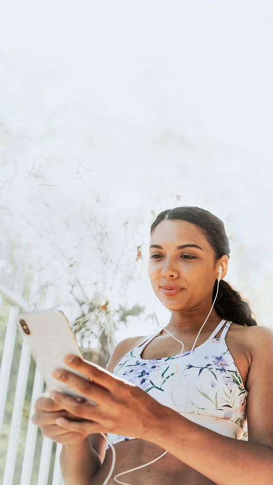 5G technology mobile wallpaper, woman | Free Photo - rawpixel