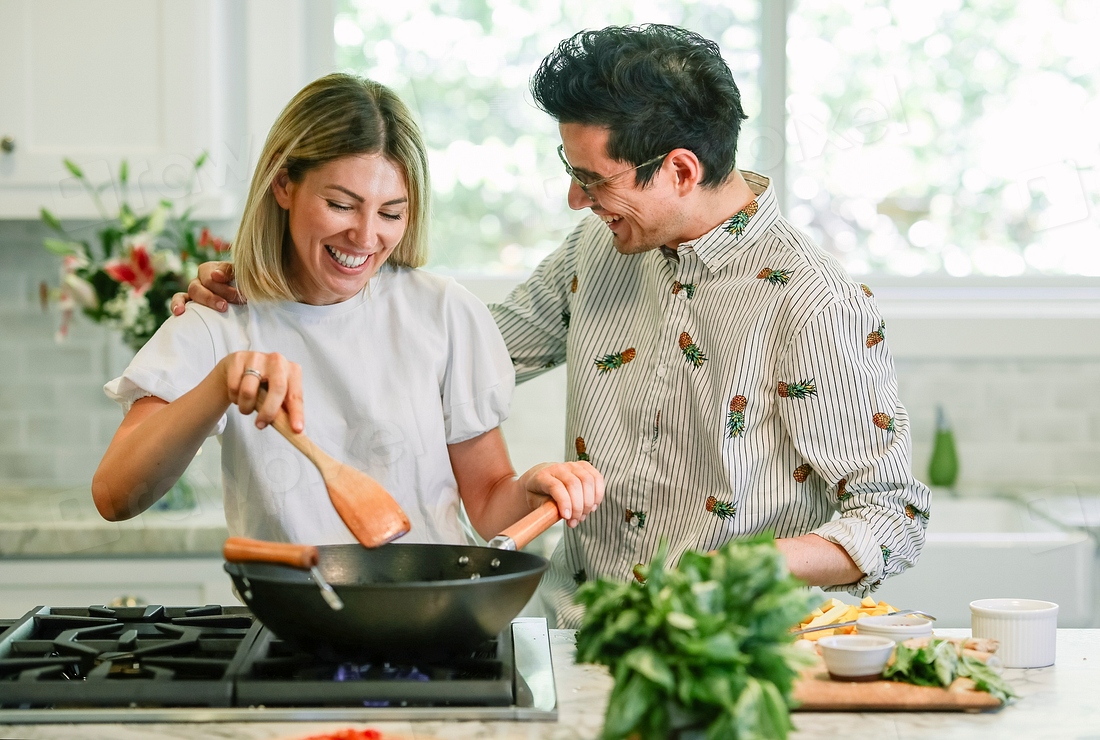 Happy couple cooking kitchen | Premium Photo - rawpixel