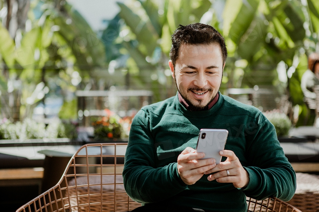Happy man using smartphone cafe | Premium Photo - rawpixel
