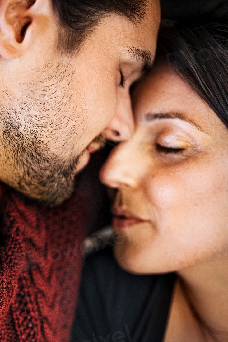 Couples rubbing their noses together | Premium Photo - rawpixel