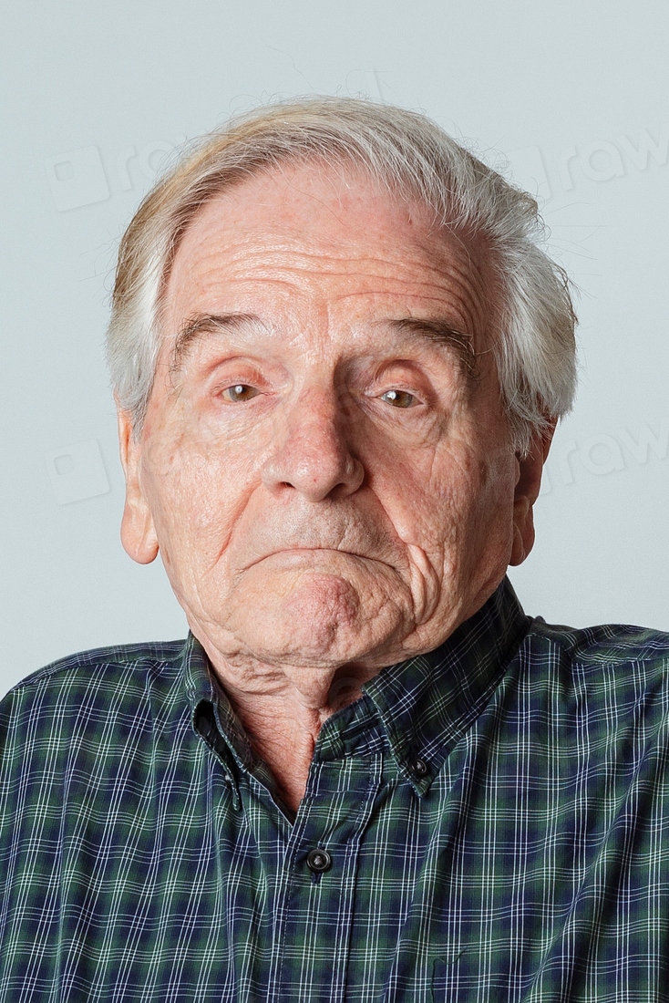 Puzzled senior man shrugging his | Premium Photo - rawpixel