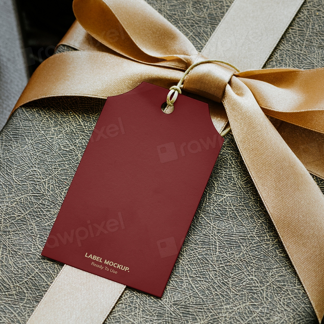 Aerial view gift box tag | Premium PSD Mockup - rawpixel