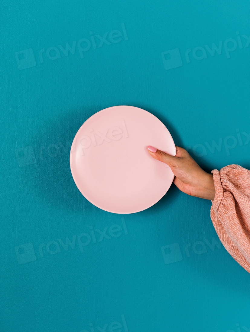 Closeup hand holding pink paper | Premium Photo - rawpixel