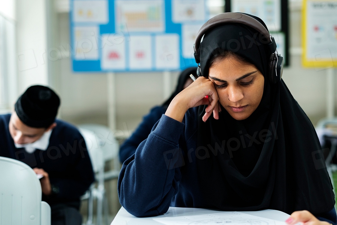 Muslim children studying in classroom | Premium Photo - rawpixel