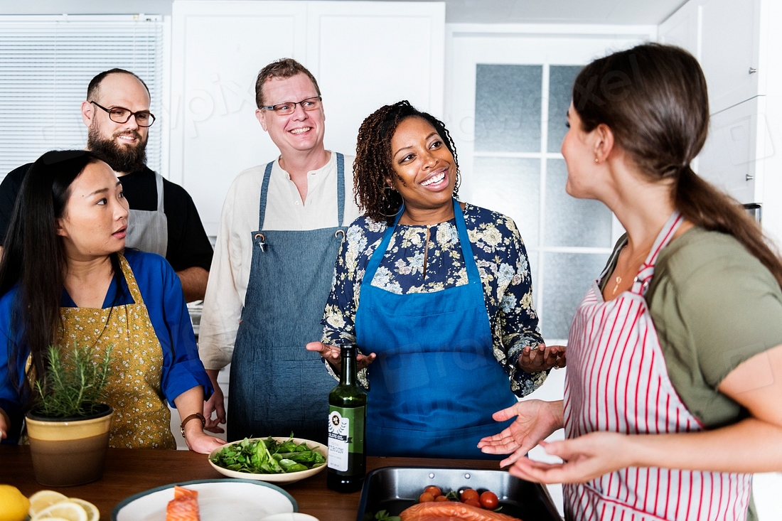 Diverse people joining cooking class | Premium Photo - rawpixel