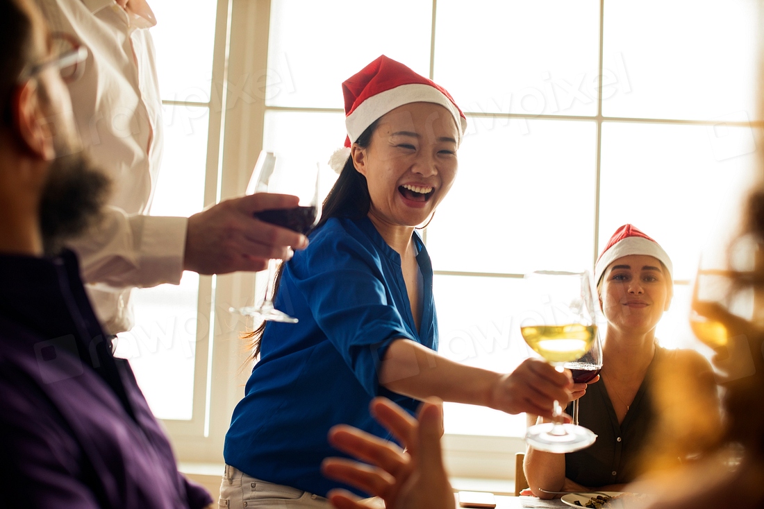 Friends celebrating holiday together | Premium Photo - rawpixel