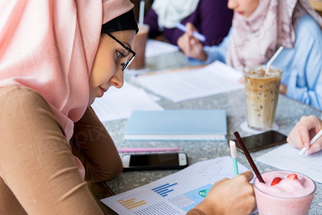 Islamic friends discussing and reading | Premium Photo - rawpixel