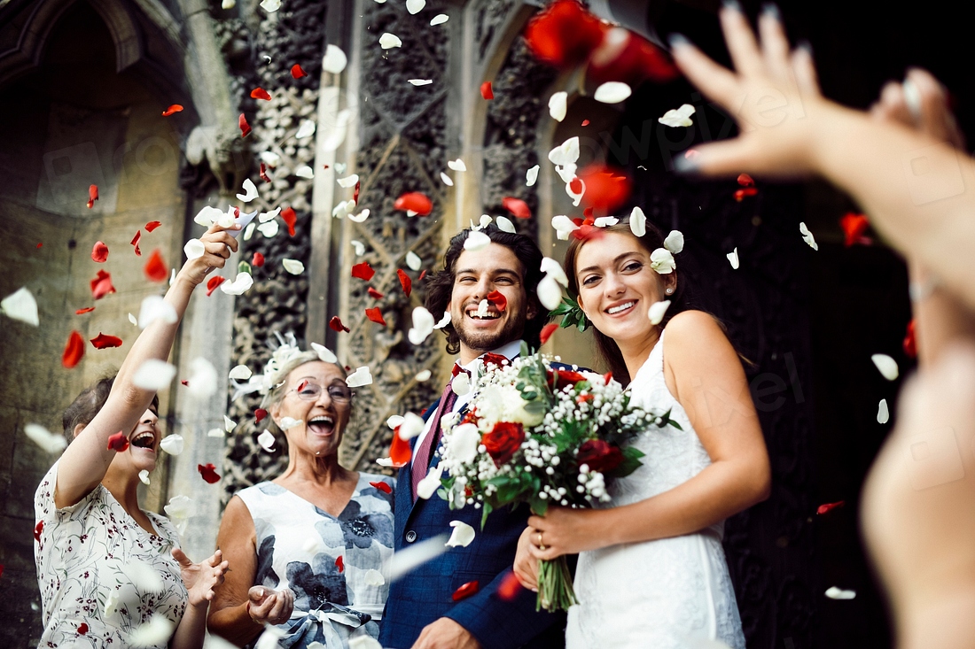 Family throwing rose petals newly | Premium Photo - rawpixel