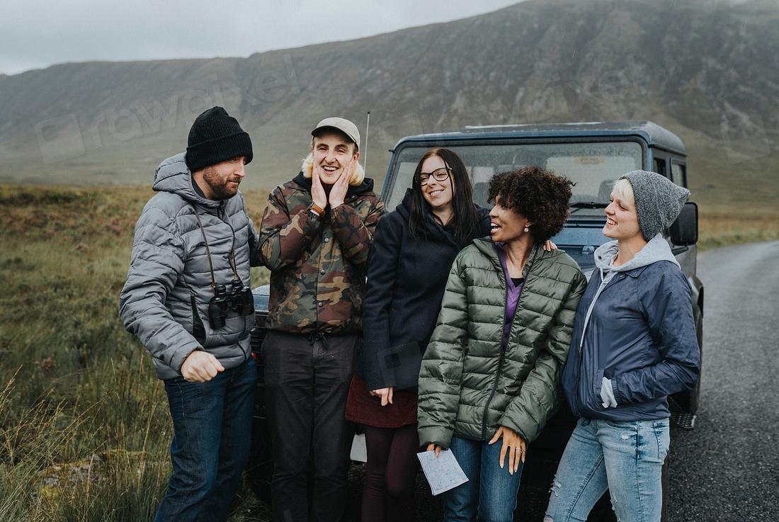 Group friends taking break driving | Premium Photo - rawpixel