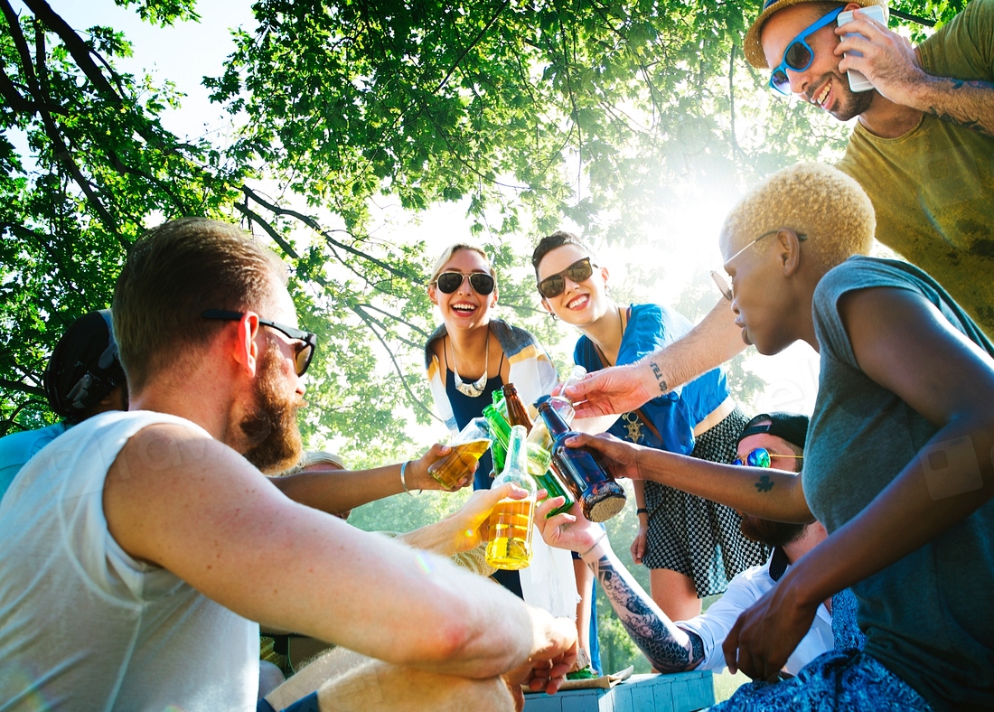 Friends having a summer party | Premium Photo - rawpixel