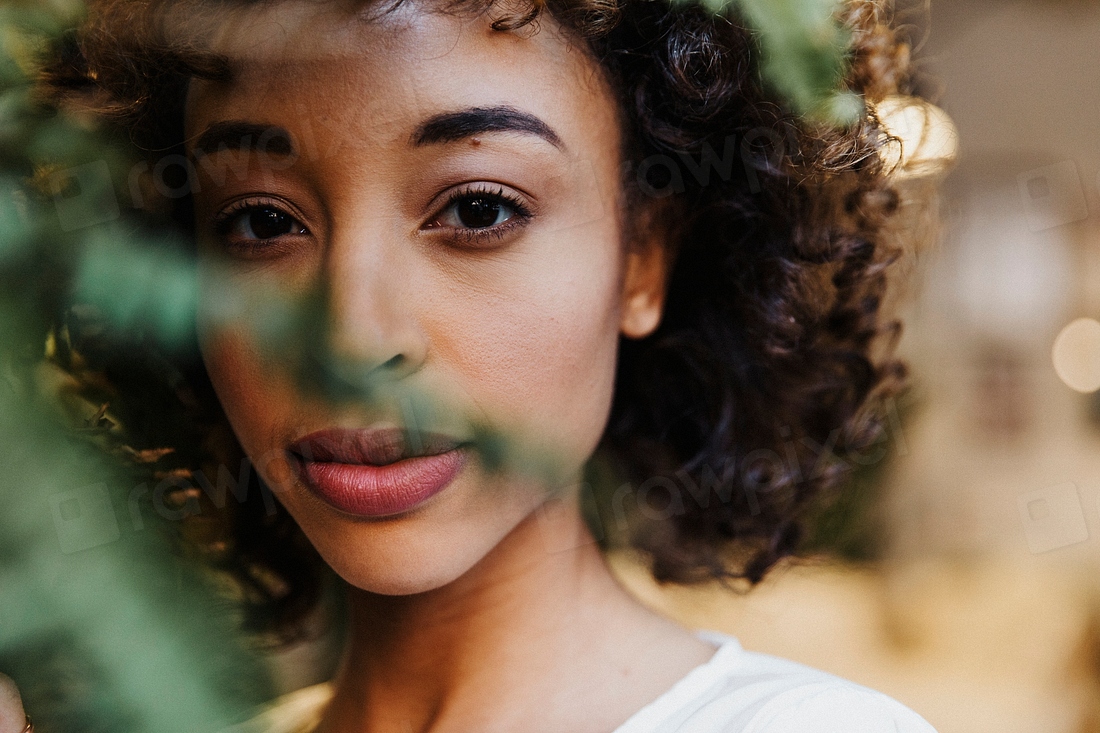 Portrait of a cheerful woman | Premium Photo - rawpixel