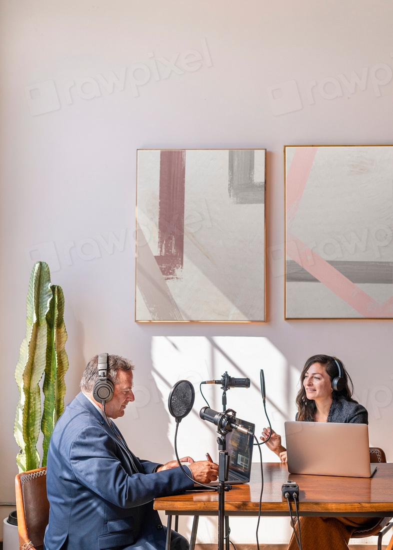 Female broadcaster interviewing her guest | Premium Photo - rawpixel