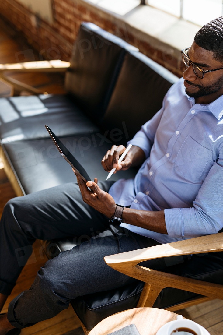Black man using stylus digital | Premium Photo - rawpixel