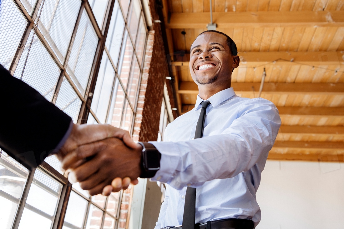 Business people making an agreement | Premium Photo - rawpixel