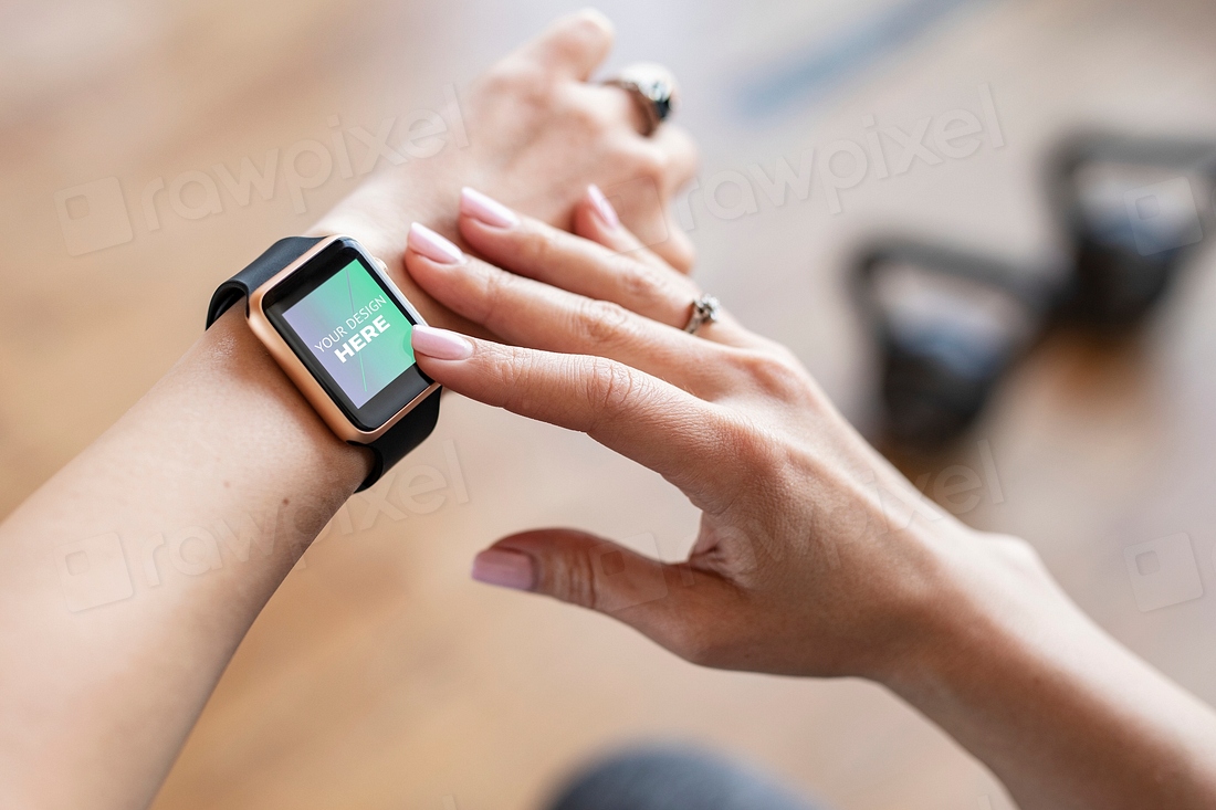 Athlete using smartwatch mockup gym | Premium PSD Mockup - rawpixel