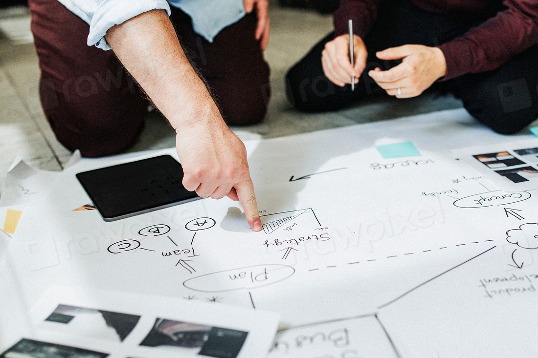 Business people brainstorming ideas using | Premium Photo - rawpixel
