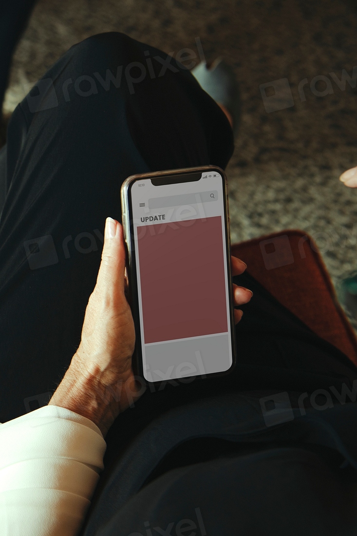 Hand holding smartphone mockup | Premium PSD Mockup - rawpixel