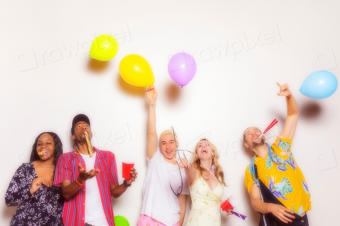 Diverse friends celebrating party | Premium Photo - rawpixel