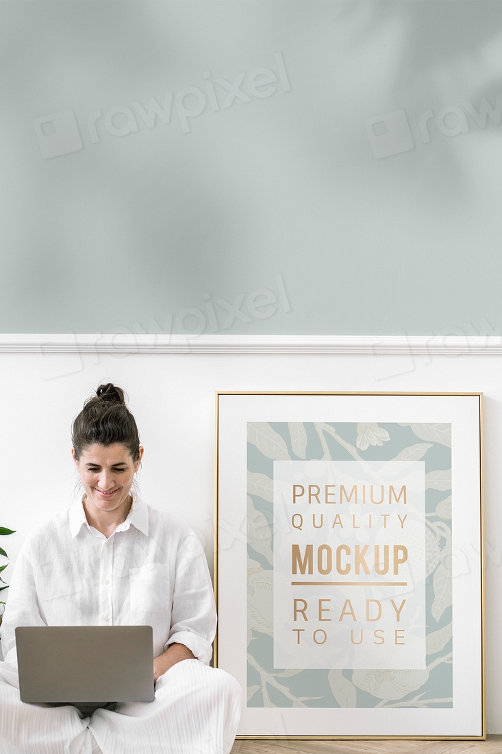 Woman laptop sitting frame mockup | Premium PSD Mockup - rawpixel